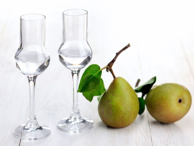 Eau-de-vie de Poire : fabrication, recette, prix, degré | Verger Mirabelle